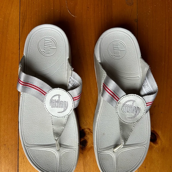 Fitflop | Shoes | Fitflop Silver Sandals | Poshmark